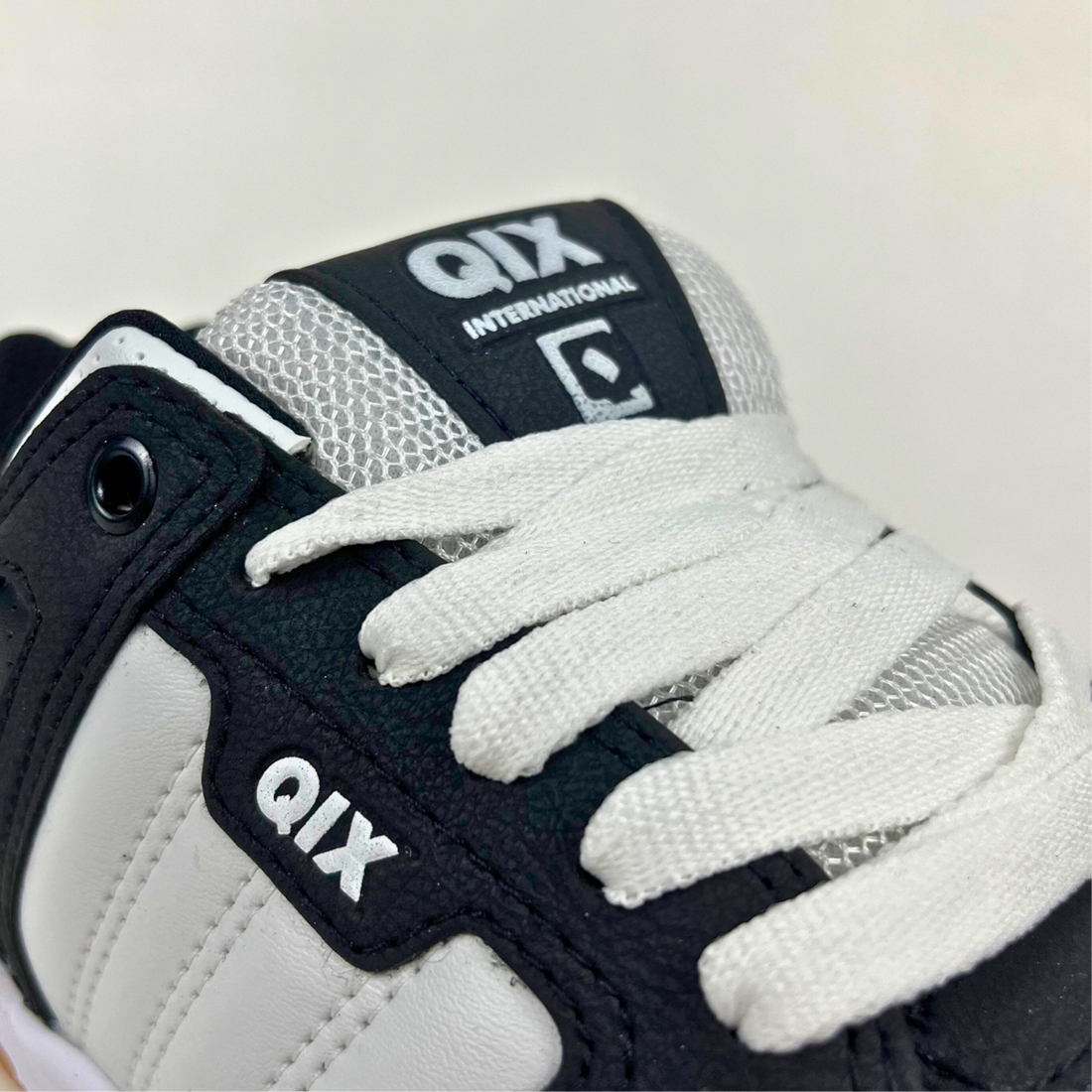 Tênis Qix Square Preto/Branco - l Surftrip l